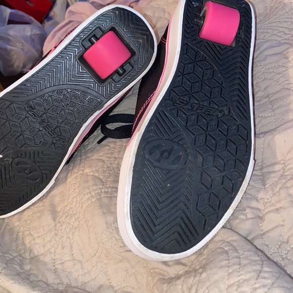 Heelys | Shoes | Heelys Black With Pink Trim Stitch Work Youth Size 4 ...